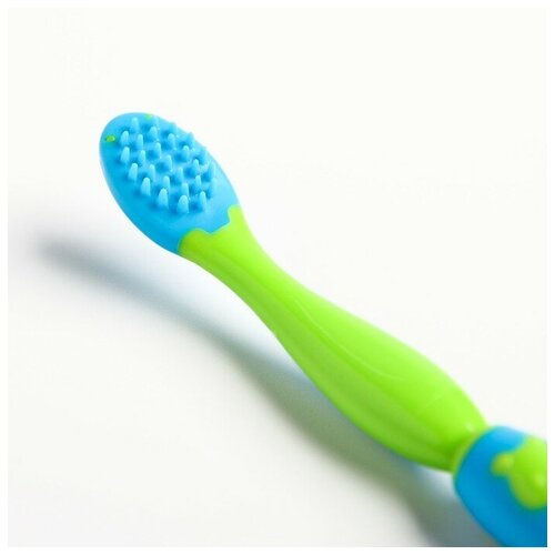 Детская зубная щетка-массажер с силиконовыми щетинками, от 6 мес, цвет зеленый/голубой