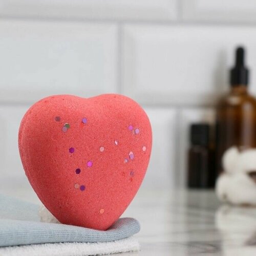 Бомбочка для ванны "Сердце с блестками" 180 г