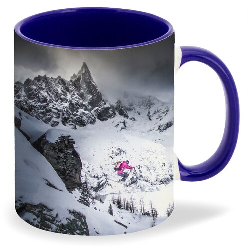 Кружка синий CoolPodarok Лыжи Лыжник Прыжек с горы Фиолетовый костюм