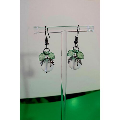 Серьги с подвесками , стекло, акрил, размер/диаметр 55 мм., белый, зеленый