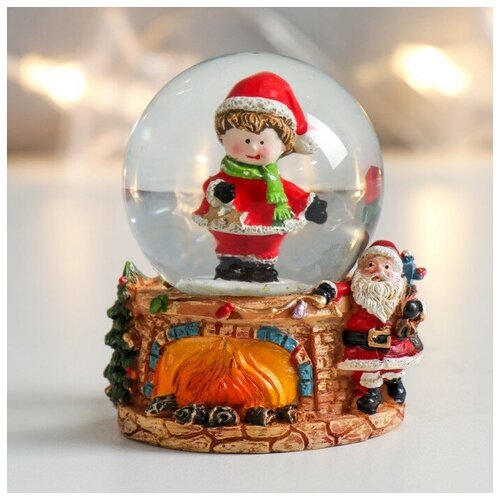 Сувенир полистоун водяной шар "Малыш со звёздами в ожидании Деда Мороза" 4,5х4,5х6,5 см