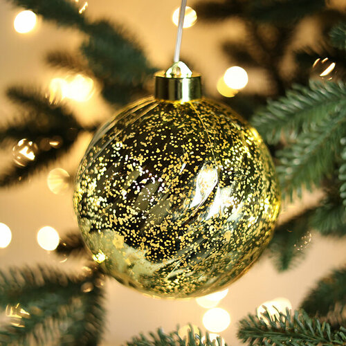 Kaemingk Светящийся елочный шар Эвелин 12 см золотой, 5 теплых белых LED ламп, на батарейках 482789