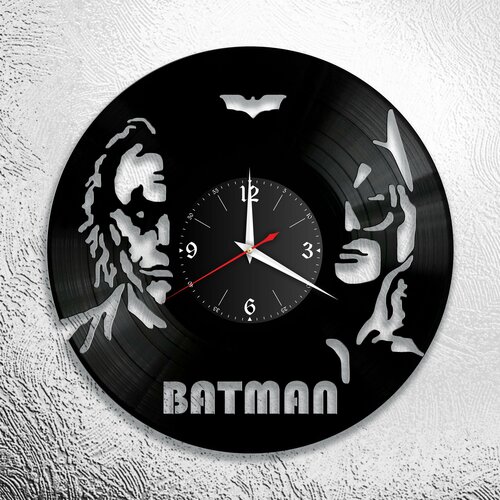 Настенные часы из виниловой пластинки с Бэтменом