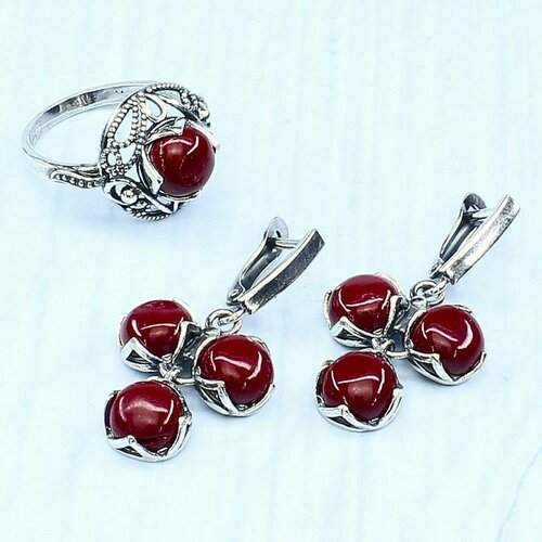 Комплект бижутерии Комплект посеребренных украшений (серьги + кольцо) с кораллом: кольцо, серьги, коралл, искусственный камень, размер кольца 20, красный