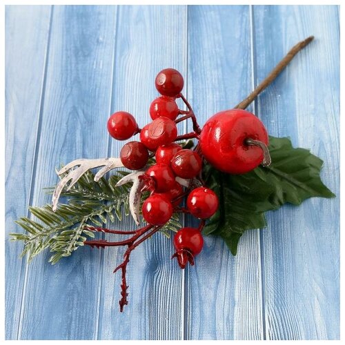 Декор "Зимнее очарование" красное яблоко ягоды хвоя 20 см
