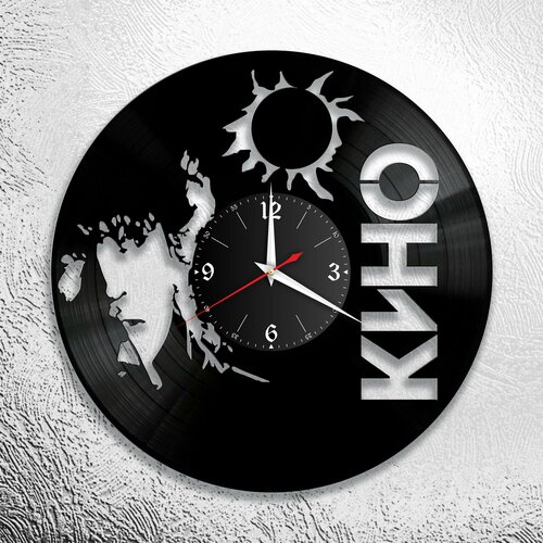 Настенные часы из виниловой пластинки с группой Кино/Виктор Цой/Недорогой, стильный, креативный, авторский подарок из винила/Цвет черный/Размер 30х30 см