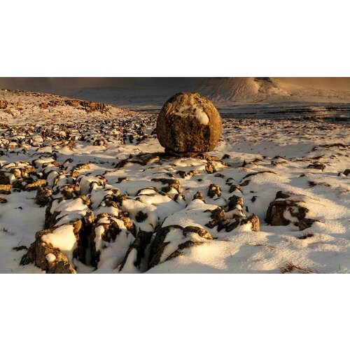 Картина на холсте 60x110 Альянс Лес "Камни зима Англия" на подрамнике / интерьер/ декор