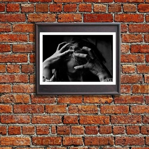 Постер "Женщина держится руками за голову" от Cool Eshe из коллекции "Креатив", плакат на стену А4 (29,7 х 21 см) для интерьера
