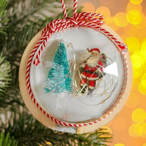 Новогодний шар с деревянной фигуркой и подсветкой «Дед Мороз и фонарь» 12х12 см (комплект из 4 шт)