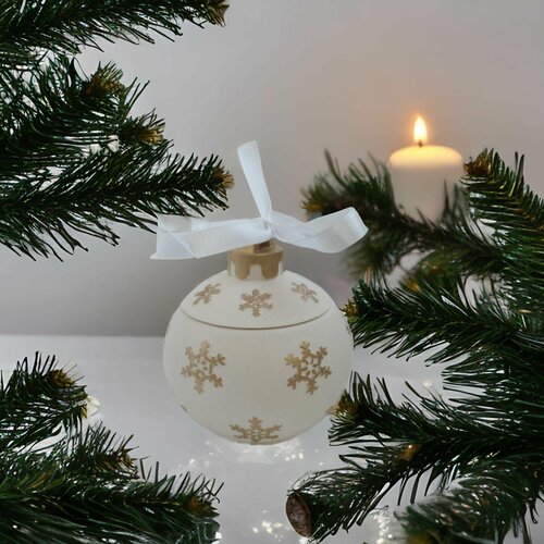 Ароматическая свеча Пихта Фразера в гипсовом подсвечнике новогодняя игрушка ручной работы