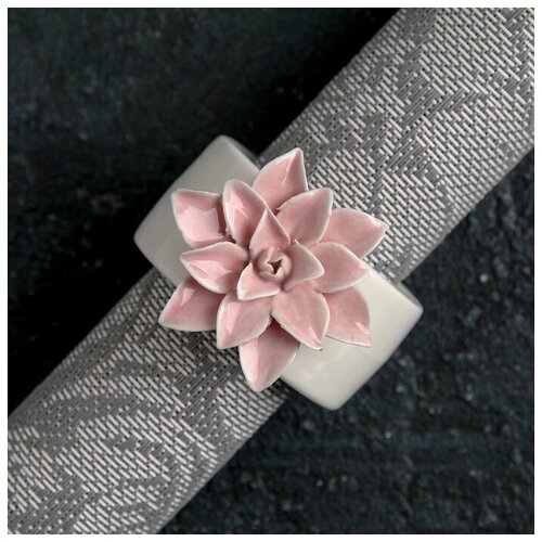 Кольцо керамическое для салфеток «Цветок», 5,5×4,5×6,5 см, цвет розовый