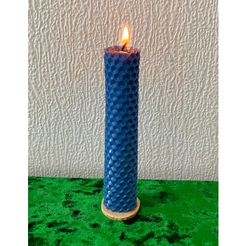 Магическая свеча с рунами против болезней