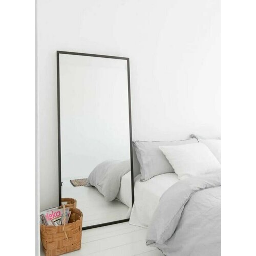 Настенное интерьерное зеркало в классической черной раме для спальни, гостиной и прихожей, в ванную комнату MIRROR MASTER, 550х1050 мм