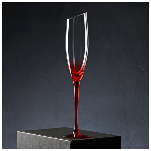 Бокал стеклянный для шампанского Magistro «Иллюзия», 160 мл, 5,5×27,5 см, на красной ножке