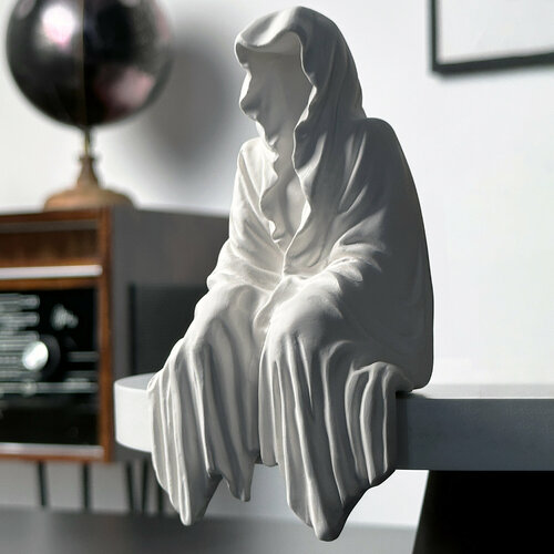 Гипсовая статуэтка "Сидящее привидение"