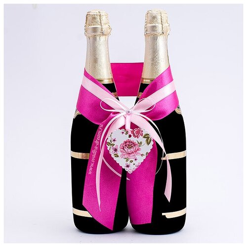 Свадебное украшение в виде ленты на горлышко шампанского "Пионы" из розового атласа и бумажного сердечка с цветочным принтом