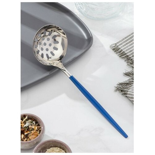Шумовка Magistro «Грэйс», h=24,5 см, цвет ручки голубой, цвет головы серебряный