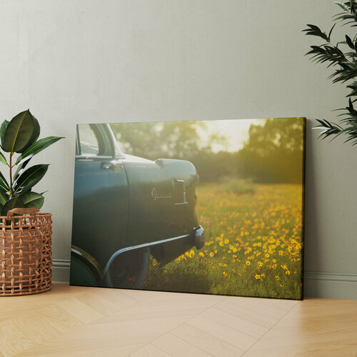 Картина на холсте (Машина в цветочном поле, ретро авто, полевые цветы, утро) 40 60 см/для интерьера/на стену