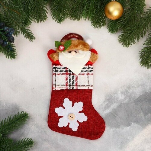 Носок для подарков "Дед Мороз и снежинка с пуговкой" 12х24 см, красный 1 шт.