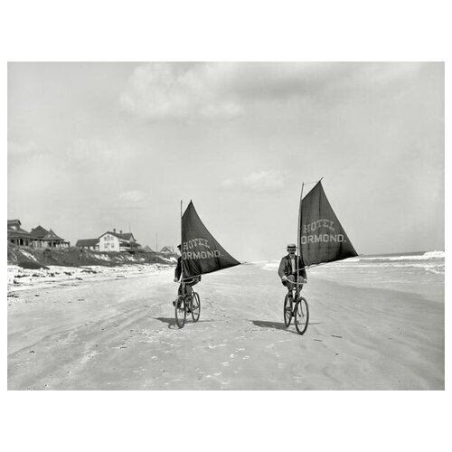 Постер на холсте Прогулка на велосипедах вдоль берега (Cycling along the coast) 67см. x 50см.