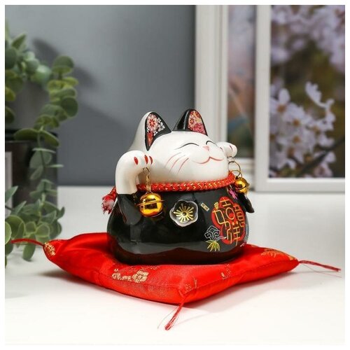 Сувенир керамика копилка "Чёрный кот Манэки-нэко с колокольчиками" 11,5х11,5х9,5 см
