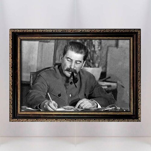 Портрет Сталина И. В. в багетной темно-коричневой рамке / А-2 (40x60 см.)