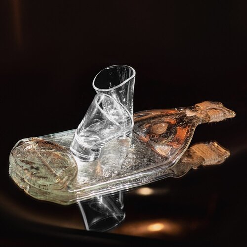 Подарочный набор - две стопки для текилы и блюдо (менажница) из прозрачной винной бутылки серии Хмельное стекло
