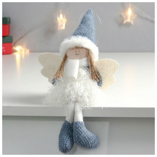 Кукла интерьерная "Ангелочек в шубке из травки, в синем колпаке и сапожках" 30х15х5 см