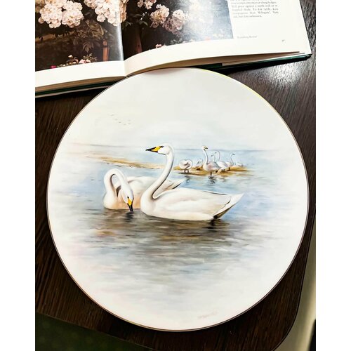 Винтажная тарелка с лебедями, Англия, 1970-1980 гг.