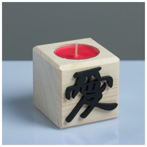 Свеча в деревянном подсвечнике 'Куб, Иероглифы. Любовь', аромат вишни
