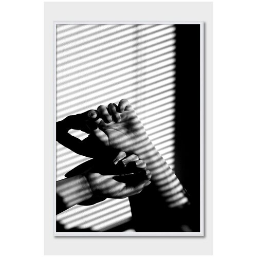 Черно-белый постер на стену для интерьера Postermarkt Руки, постер в белой рамке 50х70 см, постеры картины для интерьера в белой рамке
