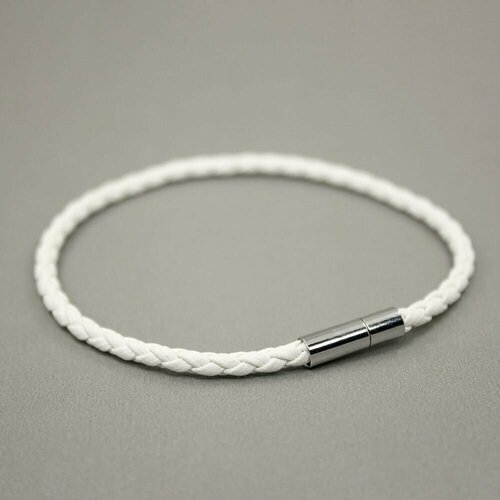 Плетеный браслет Handinsilver ( Посеребриручку ) Браслет плетеный кожаный, размер 19 см., серебряный, белый