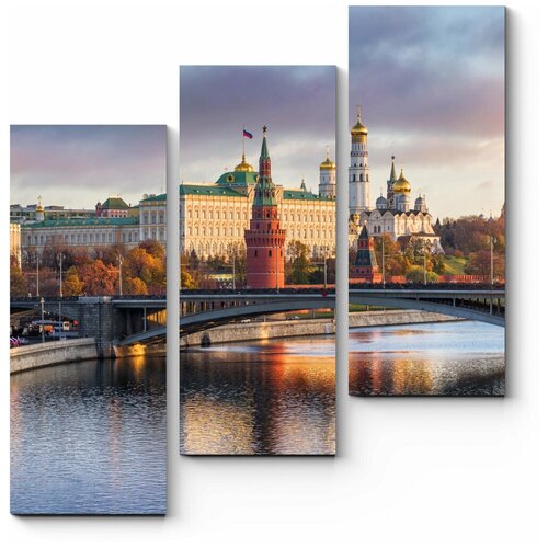 Модульная картина Лучи утреннего солнца над Кремлем, Москва 90x96