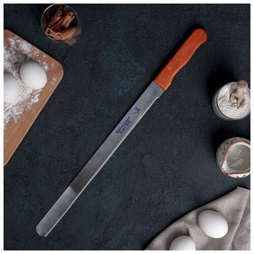 Нож для бисквита мелкие зубцы KONFINETTA, длина лезвия 35 см, деревянная ручка