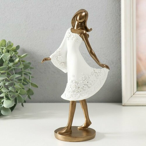 Сувенир полистоун "Девушка в белом платье с цветами" 12х8х23 см