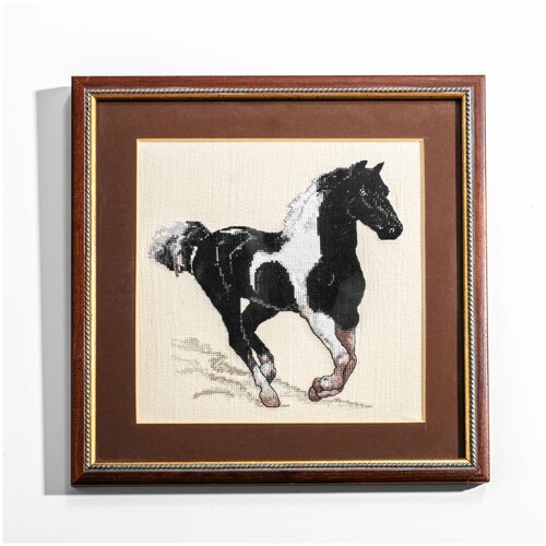 Картина вышивная на белом фоне "Лошадь"