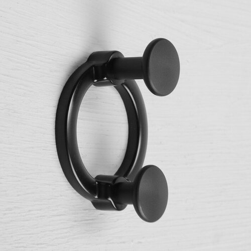 Крючок мебельный CAPPIO BELLO, двухрожковый, черный
