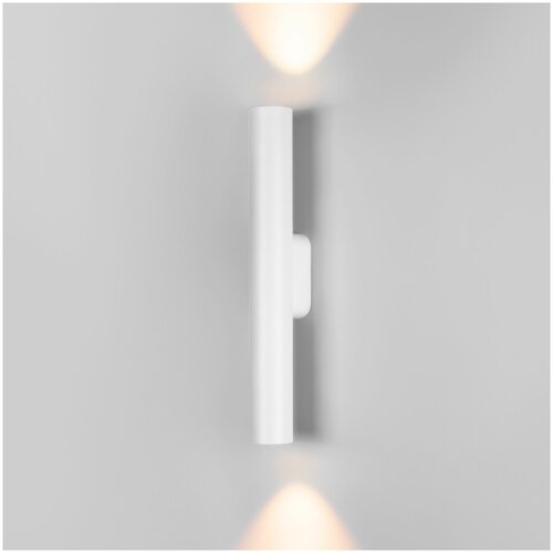 Спот / Настенный светодиодный светильник Elektrostandard Langer 40123/LED белый