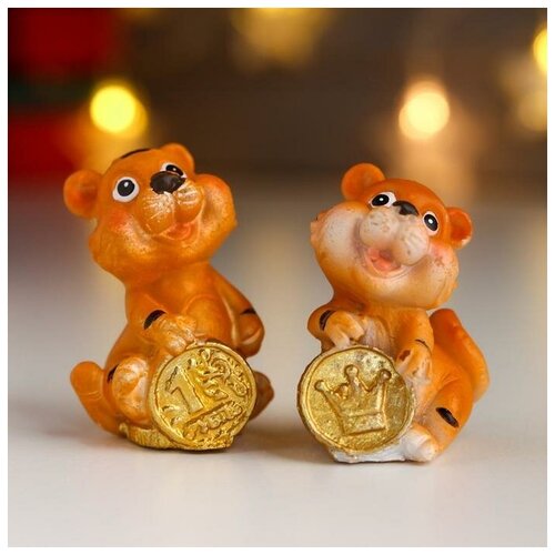 Сувенир полистоун "Тигруша с золотыми монетками" микс 4х2,5х3 см
