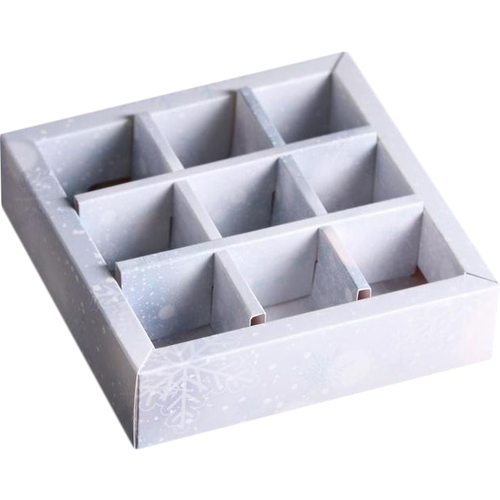 Упаковка для конфет 9 ячеек с прозрачной крышкой Снежинки 13,5х13,5х4 см.