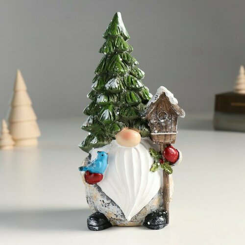Сувенир полистоун Дед Мороз в колпаке-eлке, со скворечником и птичкой 9х8х19,5 см