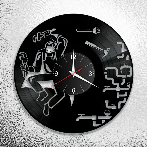 Настенные часы из виниловой пластинки с изображением сантехника/Часы в подарок сантехнику
