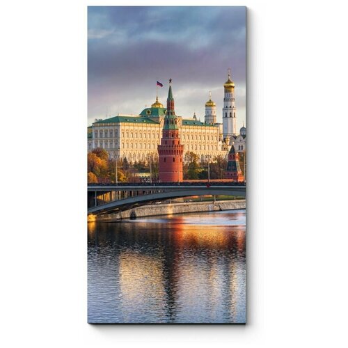 Модульная картина Лучи утреннего солнца над Кремлем, Москва 20x40