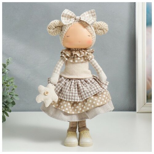 Кукла интерьерная "Малышка с бантом в волосах, с цветочком" 35,5х13,5х20 см