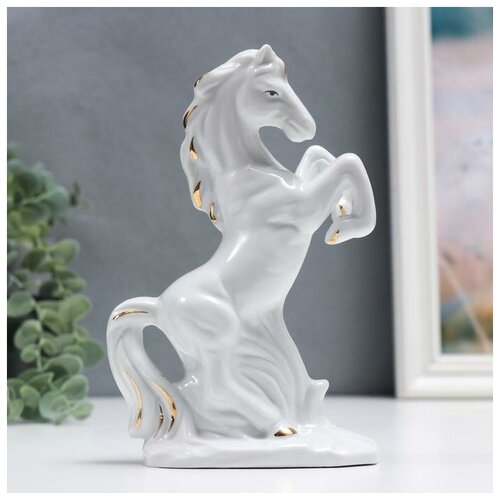 Сувенир керамика "Белоснежный конь на дыбах" с золотом 16,5 см