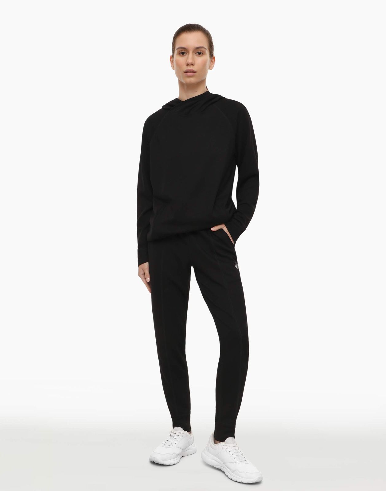 Спортивные брюки женские Gloria Jeans GRT000186 черные S/164 (40-42)