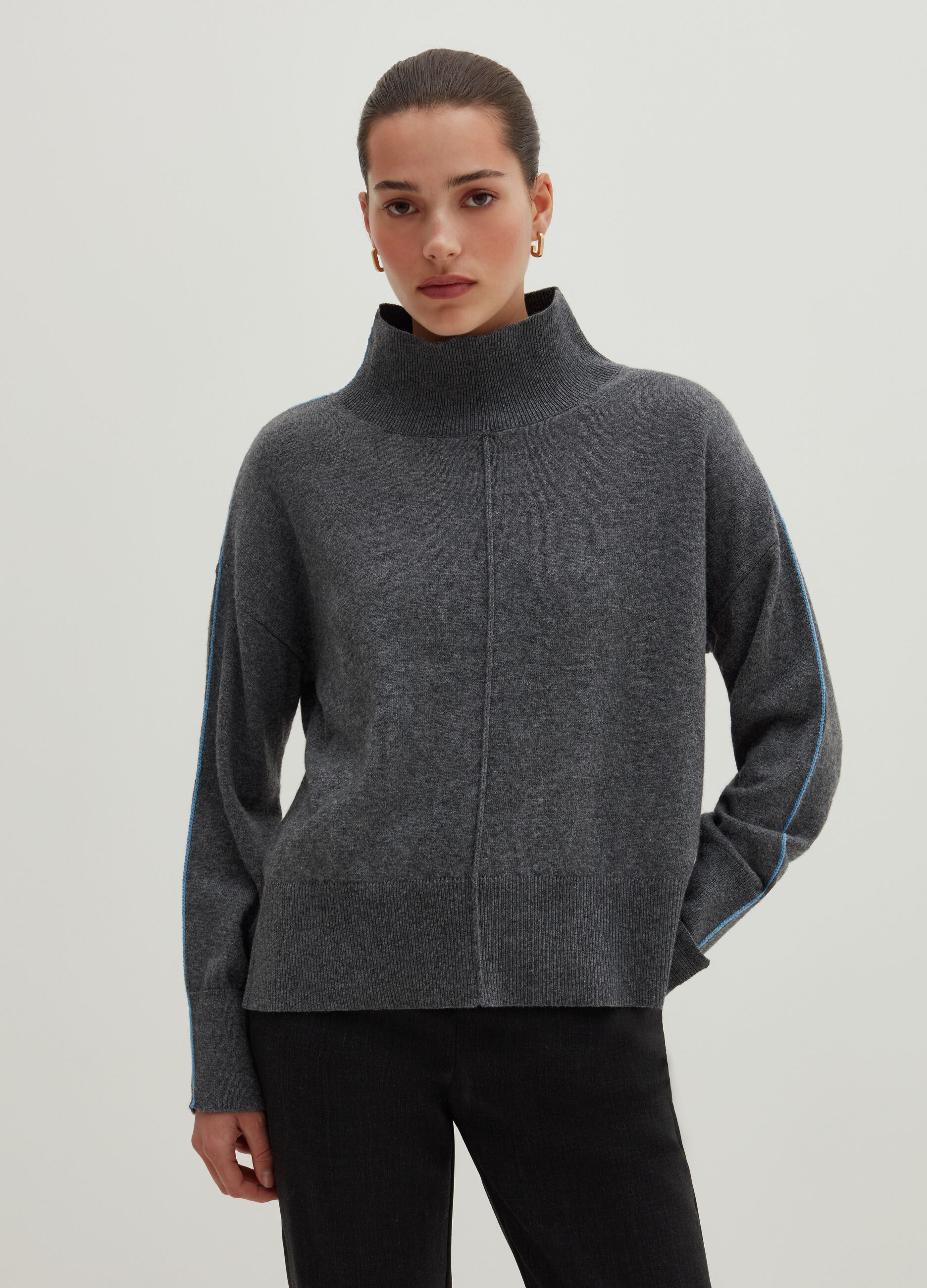 Свитер женский Stefanel 3548001 серый, XS