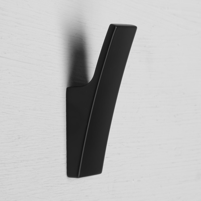 Крючок мебельный однорожковый CAPPIO KC114, цвет черный