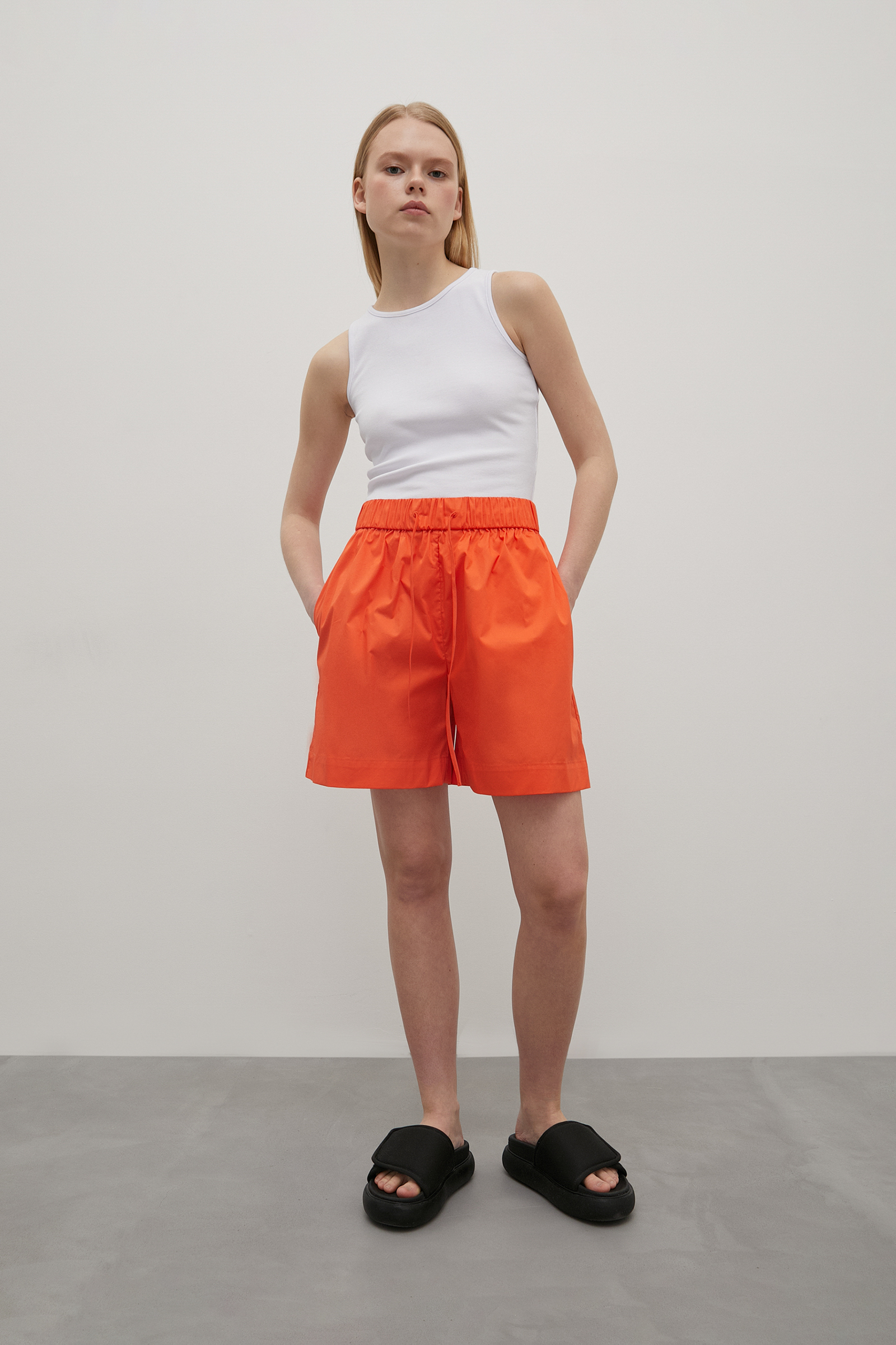 Повседневные шорты женские Finn Flare BAS-100102 оранжевые S