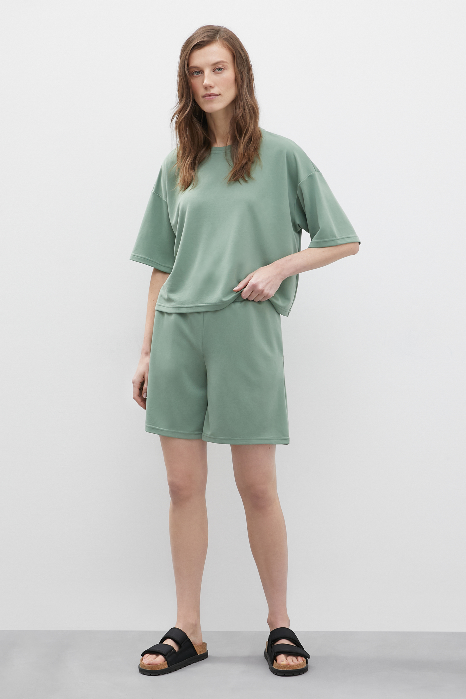 Трикотажные шорты женские Finn Flare FSD110202 зеленые L